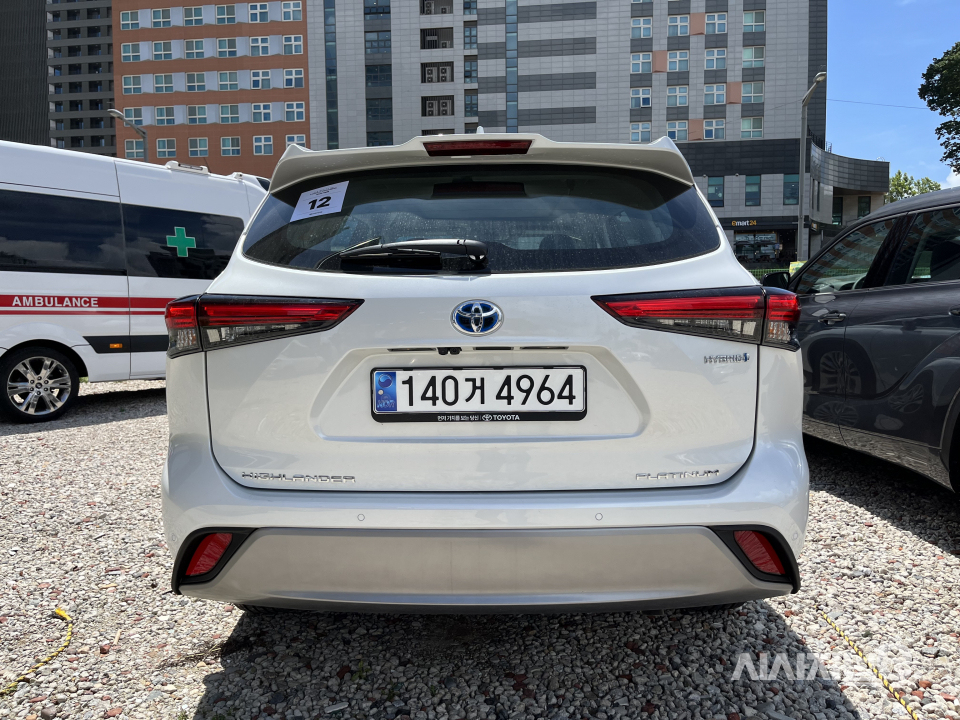 [시승기] 7인승 SUV 연비효율이 13.8km/ℓ···실용성 甲 ‘토요타 하이랜더’