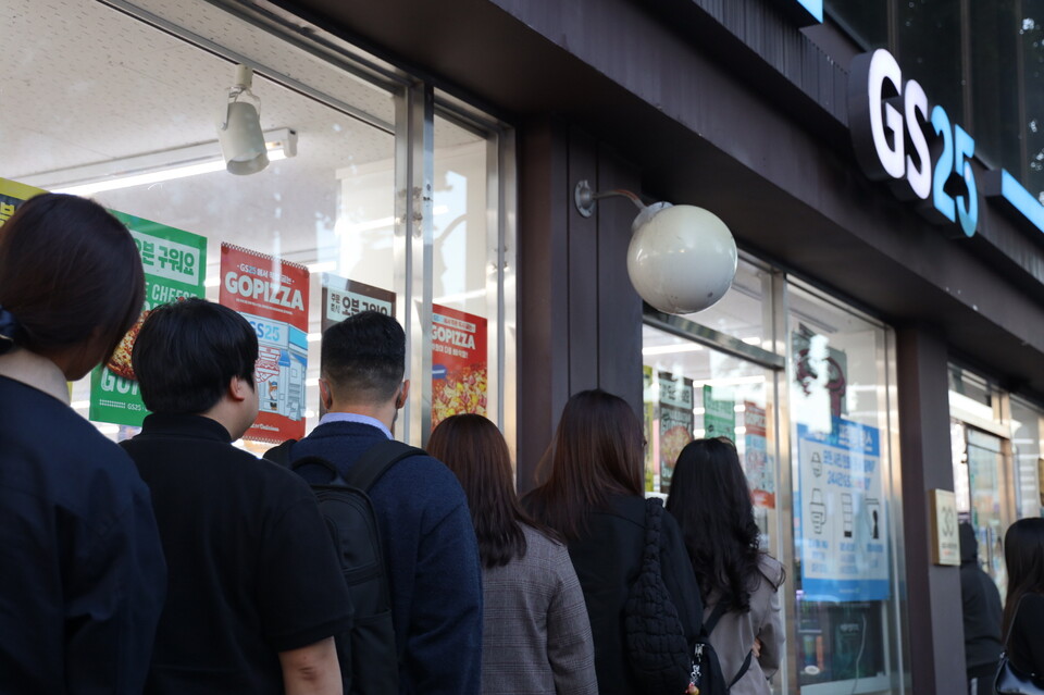 퀵커머스 경쟁력 강화···GS25 “치킨·떡볶이·피자 다 모았다”