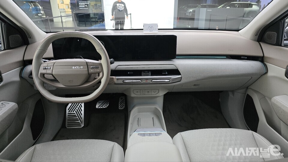 기아 ‘EV4’ 칼갈았다···“K5 공간에 533㎞ 주행거리”