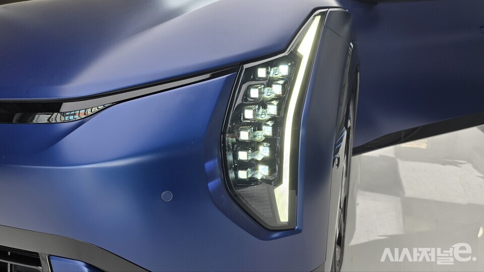 기아 ‘EV4’ 칼갈았다···“K5 공간에 533㎞ 주행거리”